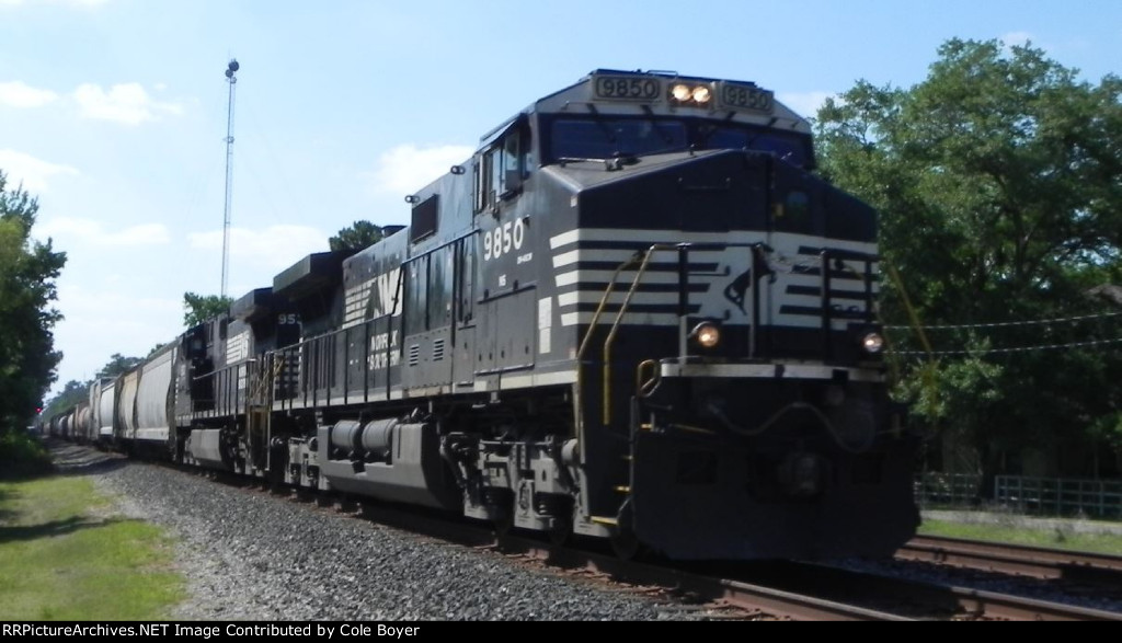 NS 9850 (GE D9-40CW) leads UP MPBBW-05